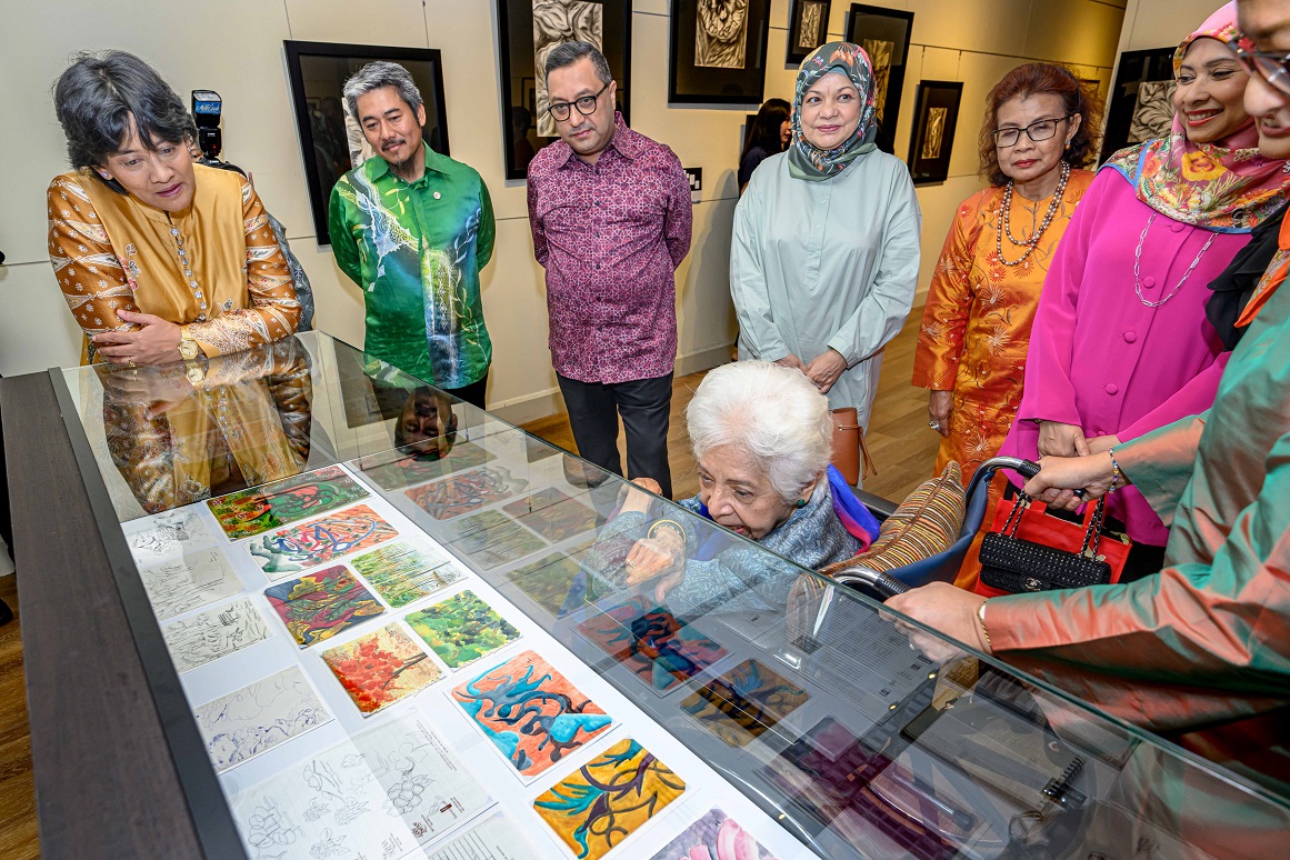 Tunku Puteri Intan Safinaz Opens “Crossing Boundaries – Sharifah Zuriah ...