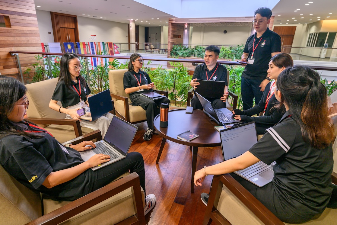 Training Session on the Lotus Sutra Exhibition | SGM